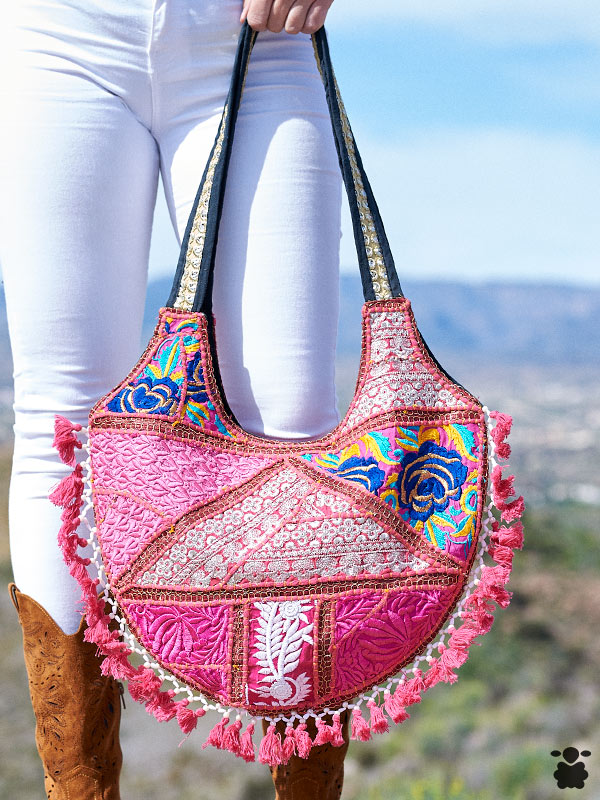 Bolso boho chic Mitt rosa con pompones 🥇 Oveja Bohemia