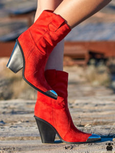 Botines camperos de tacón color rojo - Oveja Bohemia