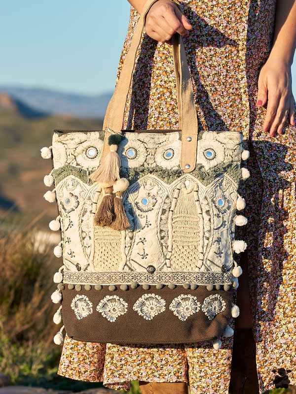 Bolso boho chic Nakoma verde con bordados - Oveja Bohemia